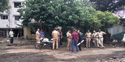 मैत्रिणीसोबत गप्पा मारणाऱ्या तरुणाची हत्या डोक्यात बिअरची बाटली फोडली