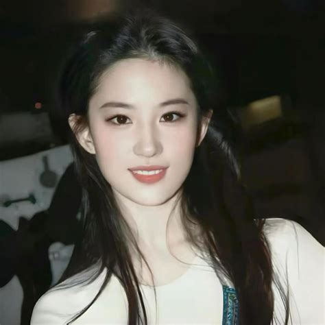Pin De Lamuathu Em Crystal Liu Yi Fei Em 2025