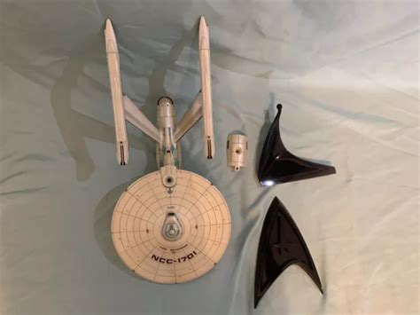 Art Asylum Diamond Select Toys Star Trek Uss Enterprise Ncc 1701 Réfit