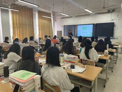 经济管理系开展“欢庆国庆 安全同行”主题班会活动 莱芜职业技术学院智慧商贸与旅游系