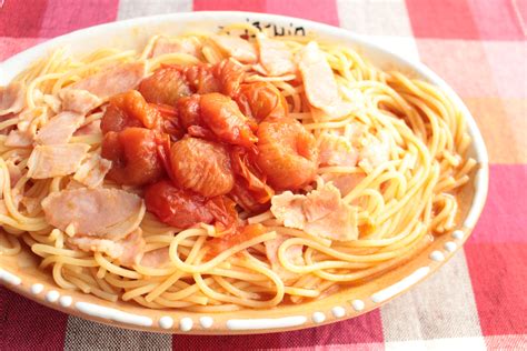 人気のフレッシュトマトとベーコンのパスタの作り方。レンジで簡単レシピ。 つくりおき食堂