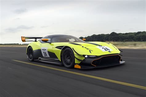 Aston Martin Vulcan AMR Pro la versión más extrema hace erupción