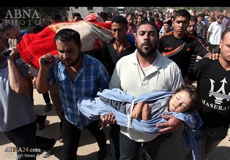 وداع جانسوز پدر فلسطینی با دختر بچه شهیدش تصاویر