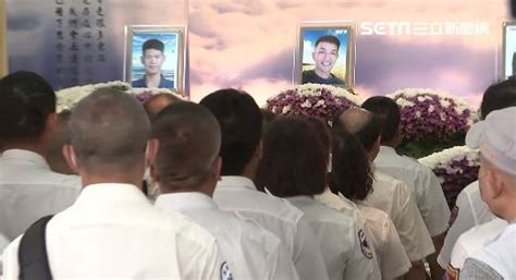 明揚爆炸／4勇消不幸殉職⋯分隊長赴靈堂致意 見家屬單膝下跪崩潰痛哭