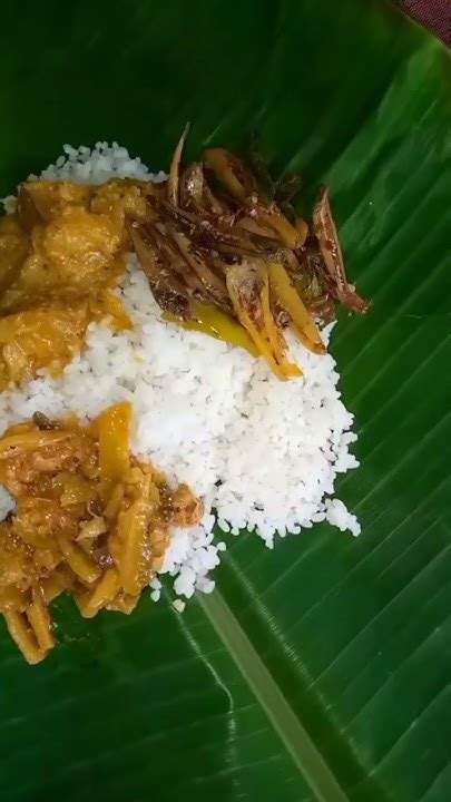 අම්මා ආදරෙන් හදලා දීපු රසවත් බත් එක🥰 Asmr Foodlover Srilanka Food Yummy Mom Cooking Shorts Video