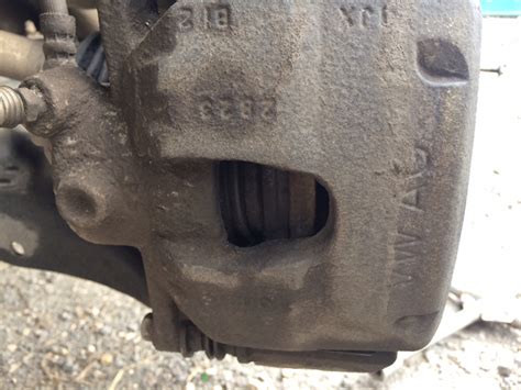 [Вопрос] Тормозные колодки и наклейки на колпачки ступицы VW ...