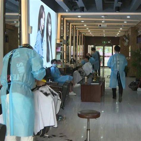 “tony”老师来上班了，青浦区部分理发店恢复营业市民消毒场所