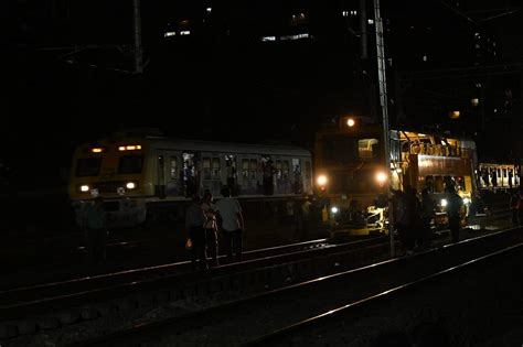 In Photos Western Railway Carries Out Key Infra Work At Malad Railway