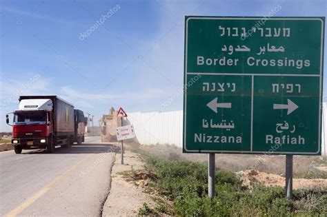 Kerem Shalom Border Crossing — Stock Editorial Photo © Lucidwaters