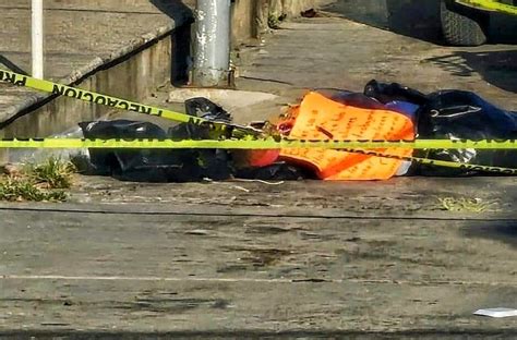 Aparece Cuerpo Embolsado Y Narcomensaje En La Presidencia Municipal De