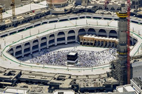Massive Crowds Circle Kaaba As Haj Begins In Saudi Heat Middle East
