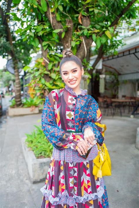 មិនខ្វល់មានកូនហើយ គង់ ចាន់ស្រីមុំ បញ្ចេញសាច់សខ្ចី ក្នុងឈុតនេះ