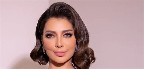 بالفيديو أصالة تغادر المسرح في السعودية بعد انهيارها من البكاء ما