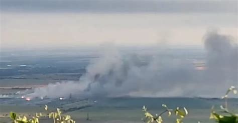 ПОЖАР И ЕКСПЛОЗИИ ВО РУСКИ ВОЕН ЦЕНТАР НА КРИМ ЕВАКУИРАНИ НАД 2 000 ЛУЃЕ Сакам Да Кажам