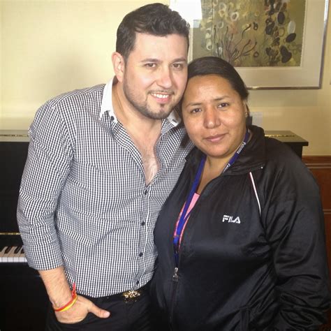 Livelovelaugh And Dance Roberto Tapia Singer