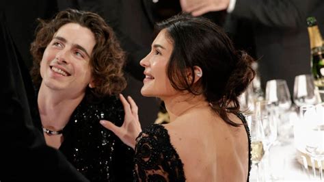 Kylie Jenner et Timothée Chalamet sembrassent aux Golden Globes