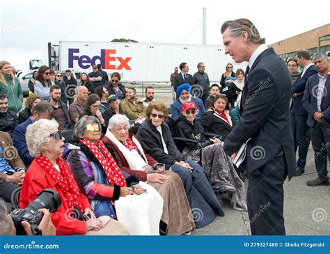 Governor Gavin Newsom With Former Rosie The Riviters Editorial Image