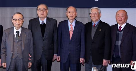 한자리에 모인 역대 통일부 장관들