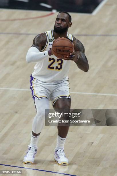 Lebron James Shoot Photos And Premium High Res Pictures Getty Images
