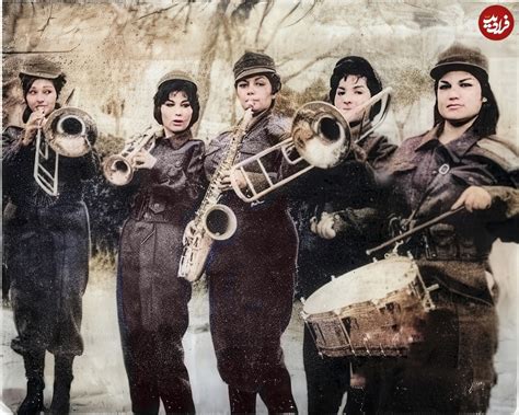 عکس سال ۴۲؛ الهه، یاسمین، نادره، ایرن و ویدا قهرمانی در لباس ارتش