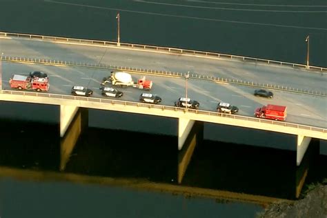 Police Investigating After Dead Body Found Along Los Angeles River