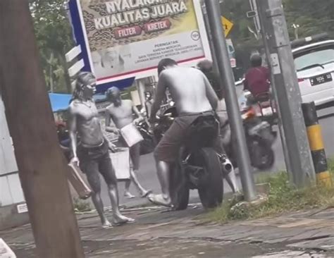 Viral Manusia Silver Naik Moge Warganet Yang Ngasih Pake Beat Fajar