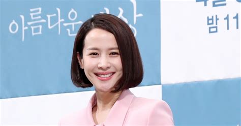 포토 조여정 활짝 꽃핀 미소