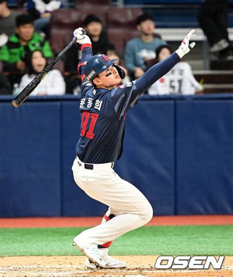 8m 몬스터월을 밀어서 넘기다니…대전 신구장 첫 우월 홈런 윤동희가 해냈다 1호 마수걸이포 Zum 뉴스