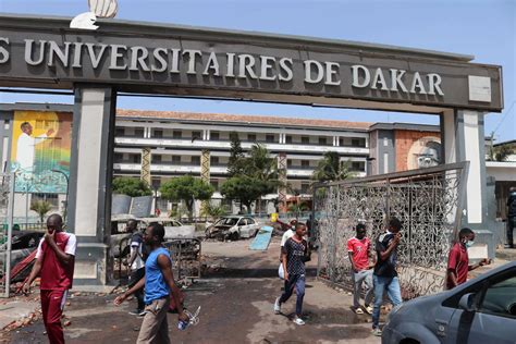 Au Sénégal Luniversité De Dakar Symbole Dune Journée De Chaos Après