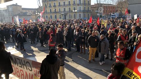 Narbonne Plus De 2000 Personnes Manifestent Contre La Réforme Des