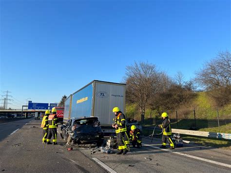Schwerer Unfall Auf A Bei Frankfurt Autobahn Voll Gesperrt