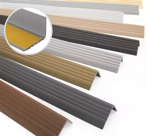NEZ DE MARCHE Profilé d escalier PVC autoadhésif 70 200cm 40x25mm