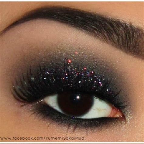 15 Glitter Makeup Ideas