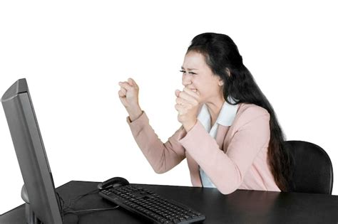 Premium Photo Angry Businesswoman Working With A Computer