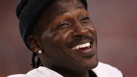 Antonio Brown Takes His Roast Of Tom Bradys Looming Divorce To Whole
