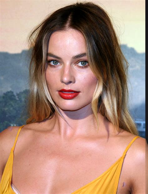 Casual Red Lip On Margot Robbie Actress Margot Robbie Margot Robbie