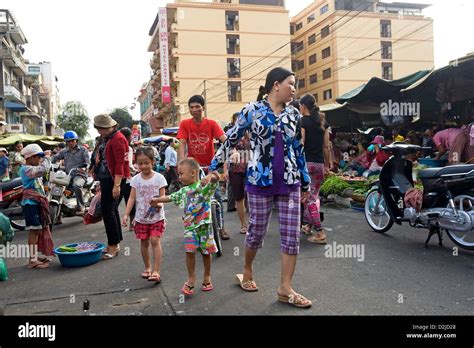 Phnom Penh Cambodia Street Scene In The Kandal Market Stock Photo Alamy