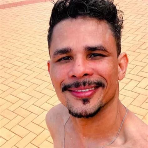 Câmeras De Segurança Flagram Mulher Casada Dando Em Cima Do Técnico