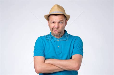 不悦满的男人皱着眉头高清图片下载 正版图片503839037 摄图网