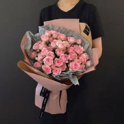 捧花男生头像 你的女朋友喜欢什么花 8张 男生头像 刻爱头像网