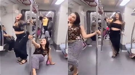 Watch Womens Sensual Pole Dance In Delhi Metro Goes Viral