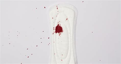 The Best Postpartum Pads Based On Real Reviews From Moms