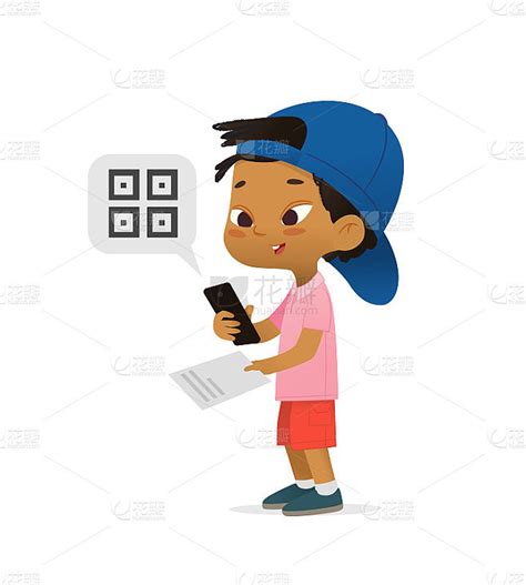亚裔美国男孩在手机上扫描一本小册子上的代码素材 花瓣网