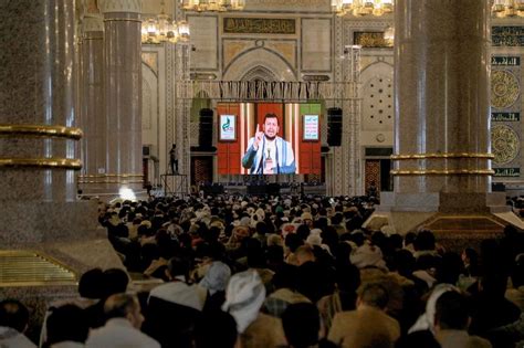 زعيم الحوثيّين في اليمن يتوعّد باستهداف السفن الإسرائيليّة في البحر