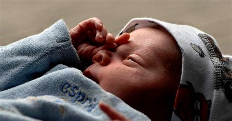 Kvinnor Opererade Mot Fetma Föder Mindre Barn Svt Nyheter