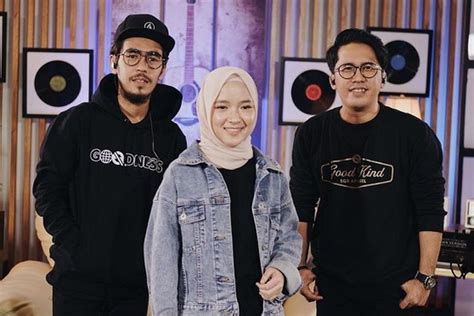 Lirik Lagu Deen Assalam Sabyan Gambus Dan Fakta Di Baliknya