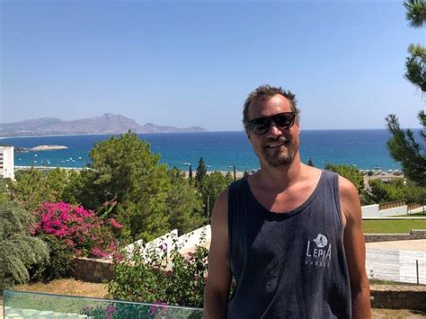 Wie Aaron Rösch Und Seine Familie Aus Ihrem Haus In Rhodos Flüchteten Vol At