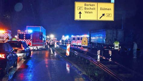 Massenkarambolage Tödlicher Verkehrsunfall auf der A31 bei Reken