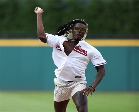 Browns Te David Njoku Throws First Pitch At Guardians Vs Twins Game