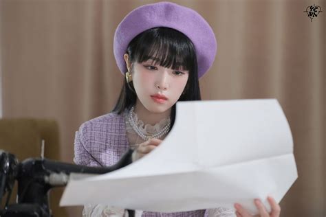 221129 Yuehua Naver Post Yena Universe Color Of Yena Violet